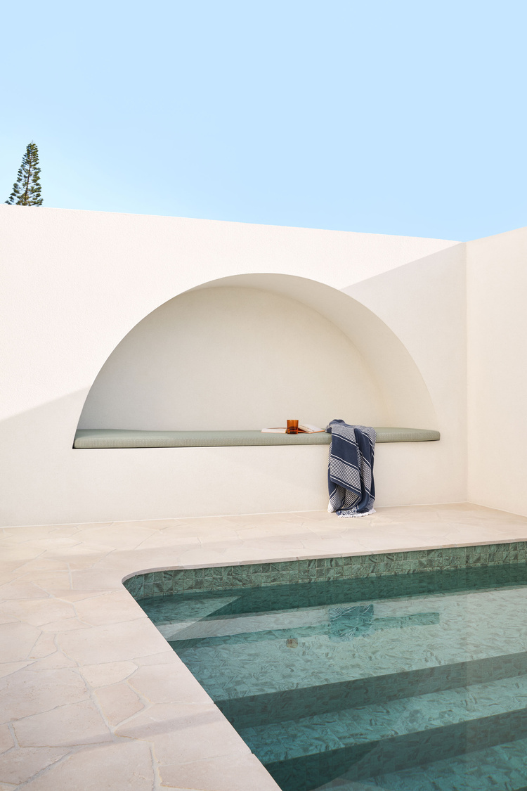 Albatross House - AXIS